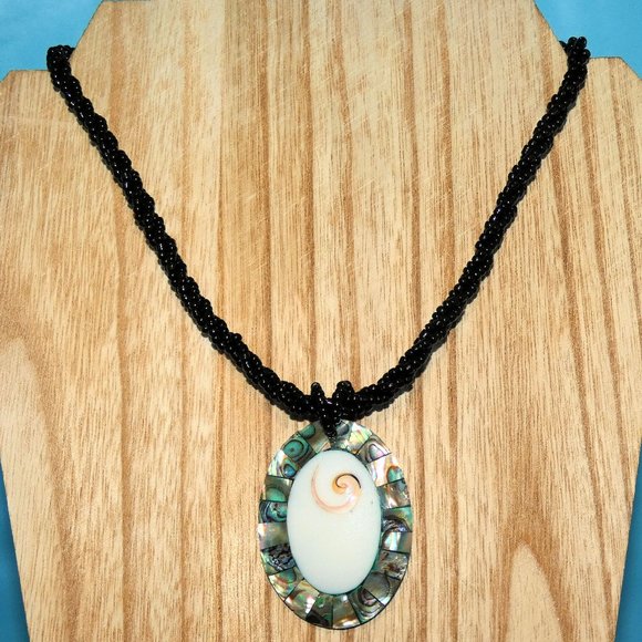 Jewelry | Vintage Abalone Shell Pendant Necklace Small Black Beads ...